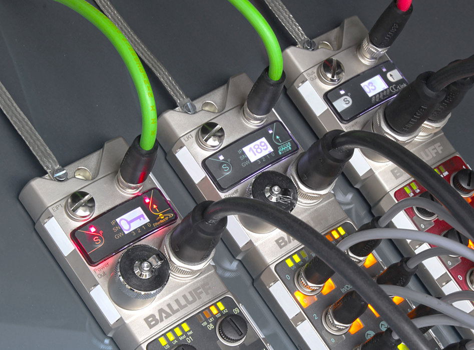 IO-Modules with integrated display and manipulation protection ...